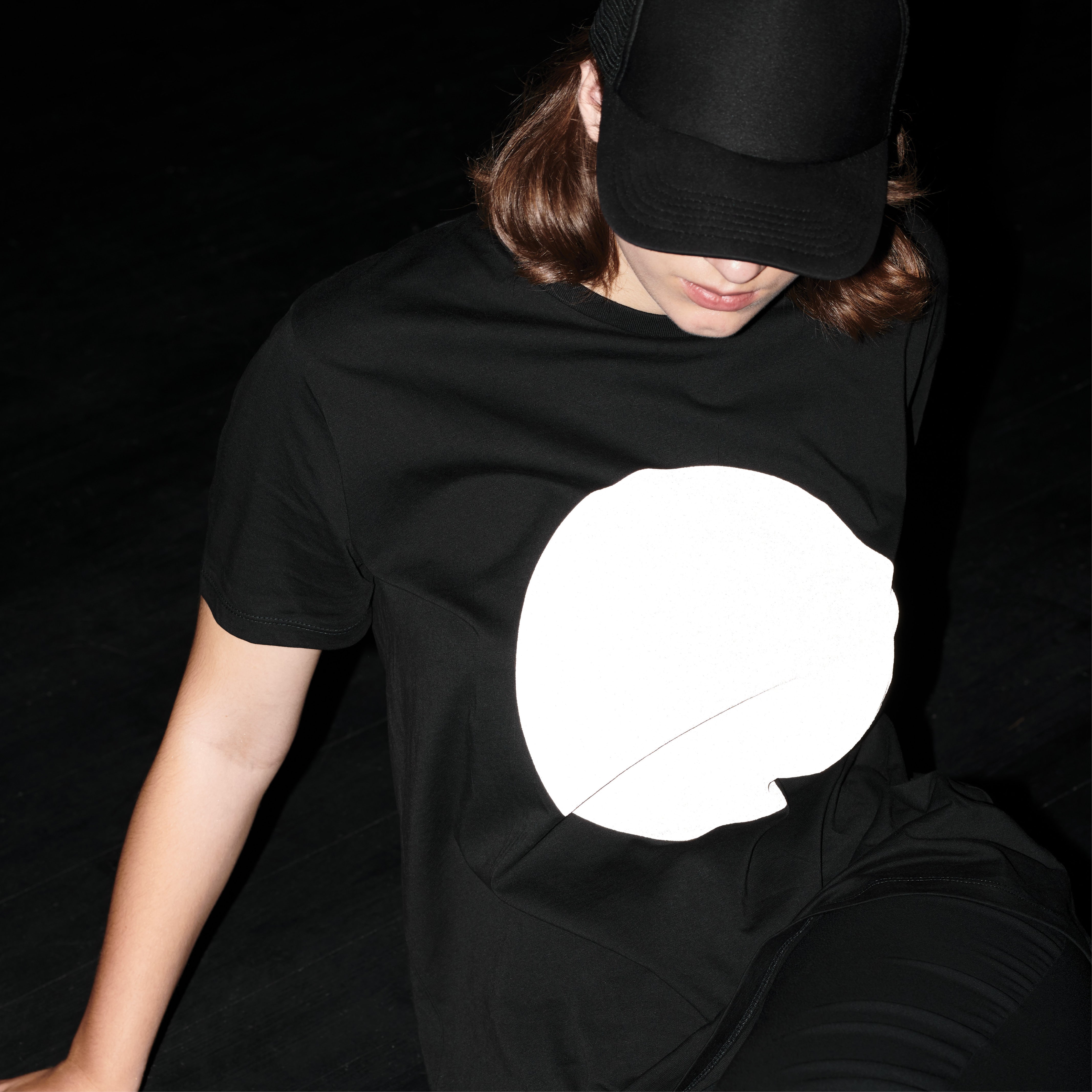reflective t-shirt – march